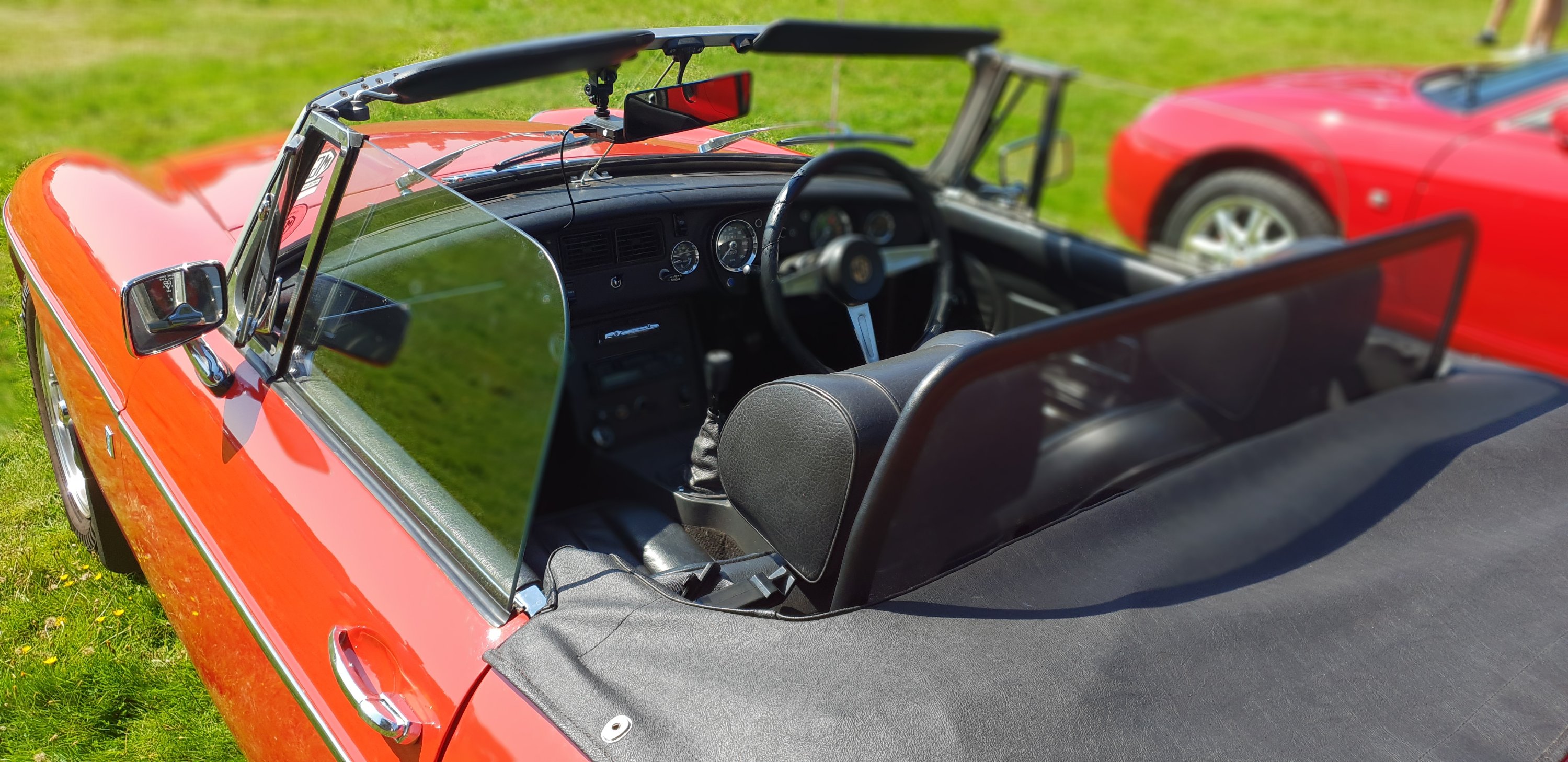 Raceland Wind Deflector / Windblocker on the MGB – MGB tips mods and ...