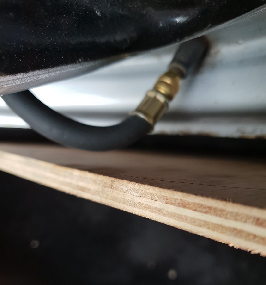Spare Wheel Valve Extension – MGB tips mods and maintenance