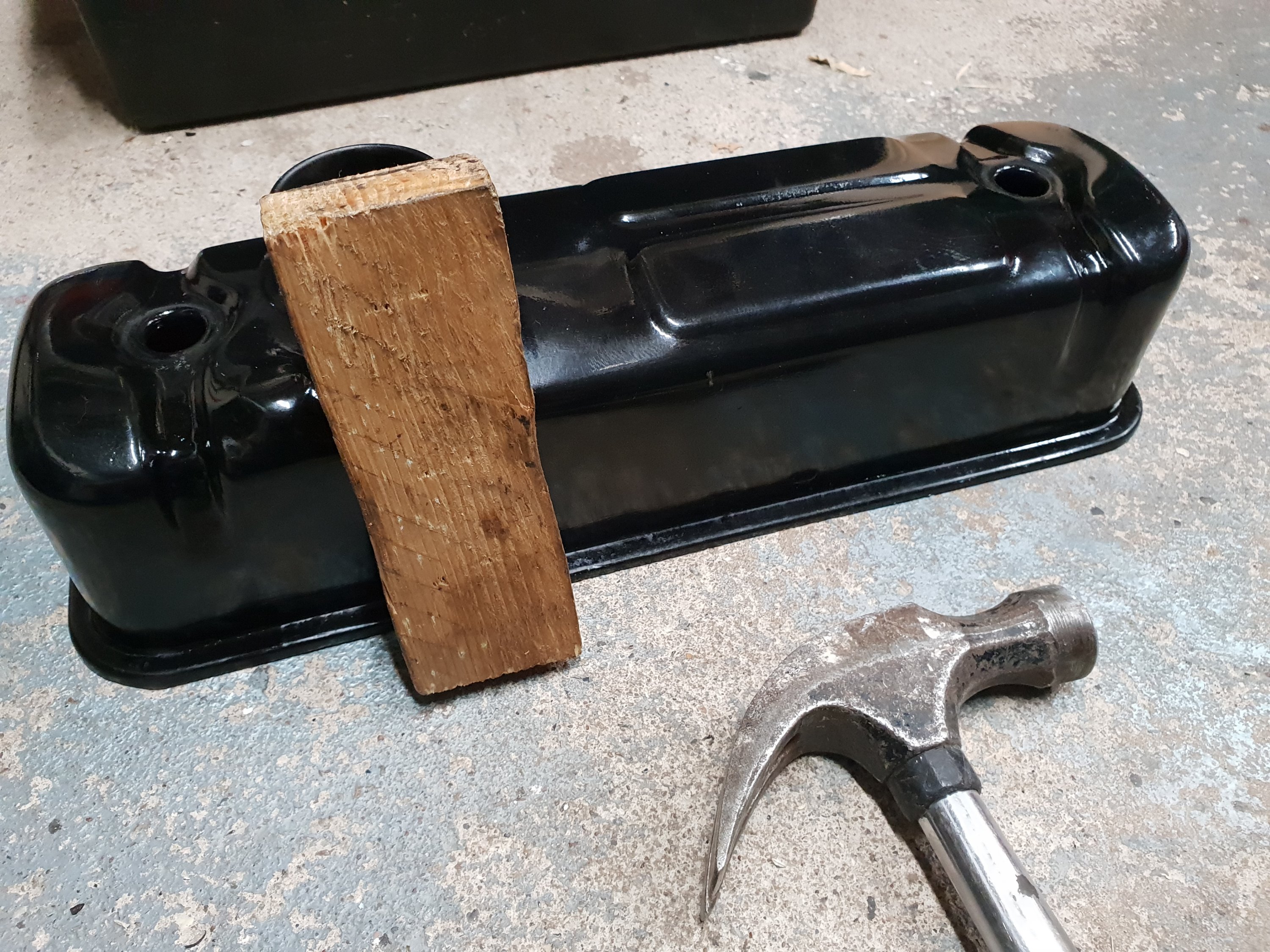A distorted rocker cover – MGB tips mods and maintenance